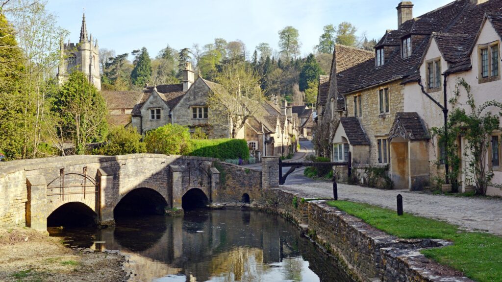Chauffeured Charm: Oxford, Cotswolds and Bath (9 Days) - GoScottishTours